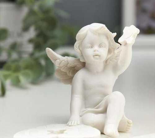 Сувенир полистоун "Белоснежный ангел собирает пазл" 6,8х8,5х7,5 см