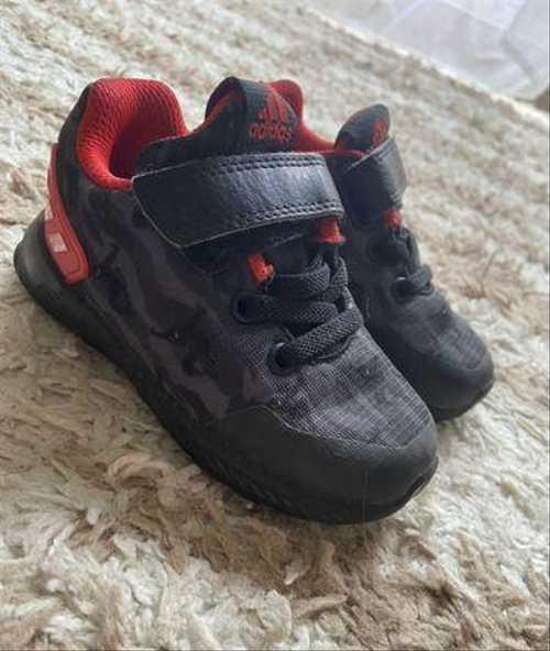 Кроссовки adidas marvel