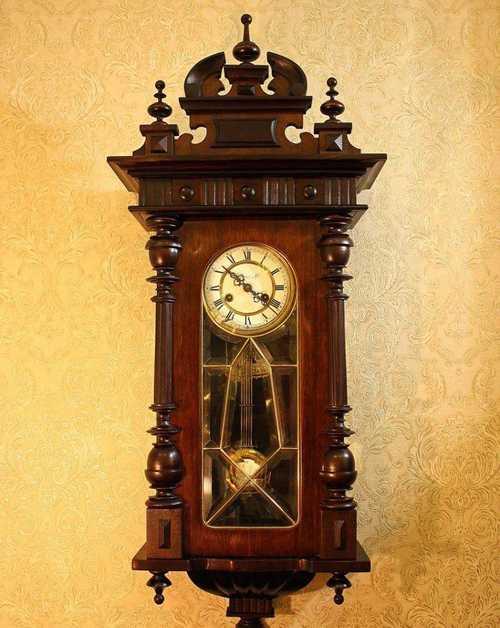 Антикварные настенные часы с маятником