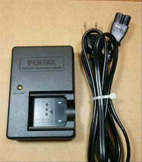 Зарядка, аккумулятор и USB -провод Pentax