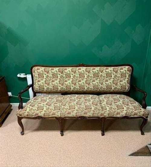 Старинный антикварный диван