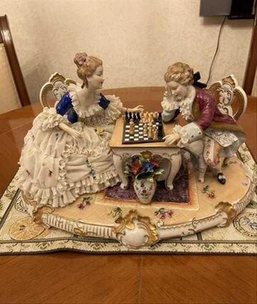 Фарфоровая композиция « Игра в шахматы»