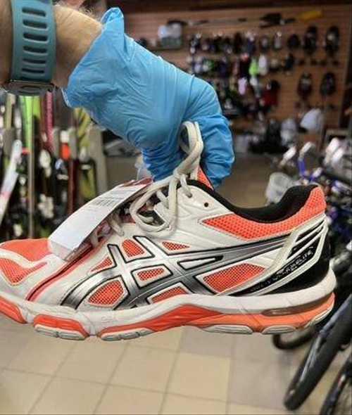Беговые кроссовки. asics GEL-volley elite US:8.5