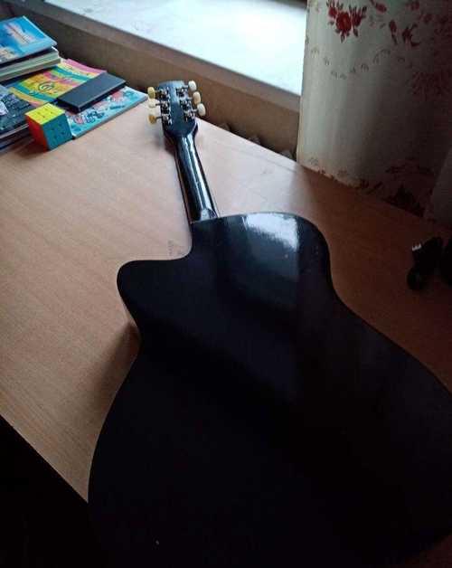 Акустическая гитара шестиструнная чёрная без чехла