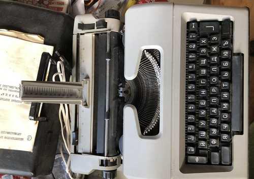 Пишущая машинка Ивица электро СССР