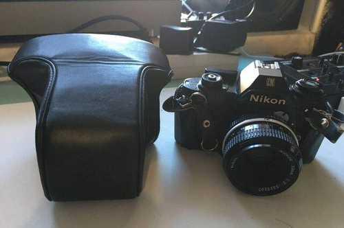 Пленочный фотоаппарат Nikon EM + Nikon Nikkor 50mm