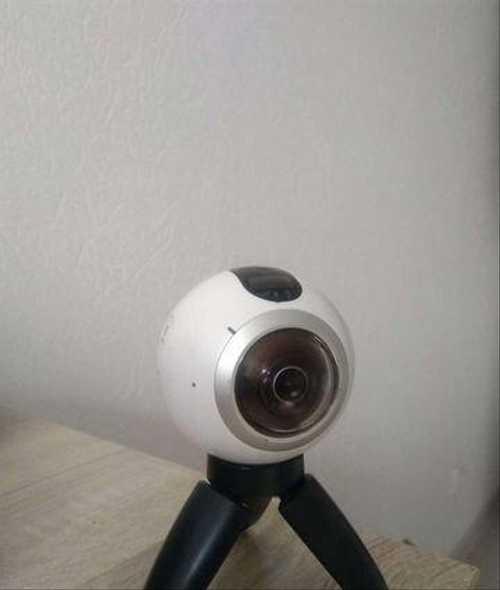 3D камера Samsung Gear 360