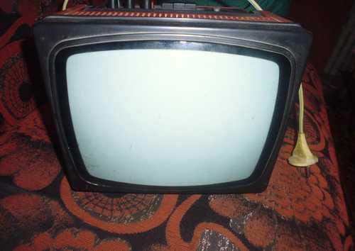 Телевизор переносной советский