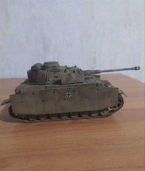 Готовая модель танка PZ-4 в масштабе 1:35