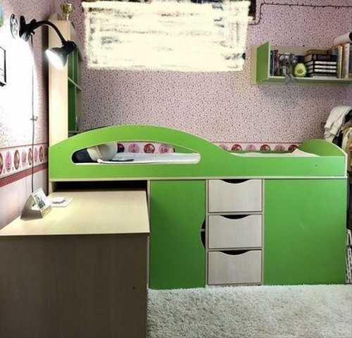 Кровать-чердак Bambini 31 со столом, шкафом, полко