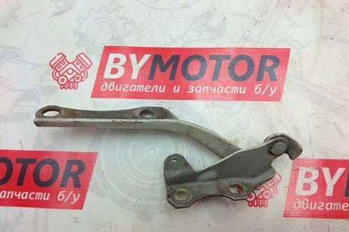 Петля капота левая Toyota Hiace 2.5 D4D 2KD-FTV