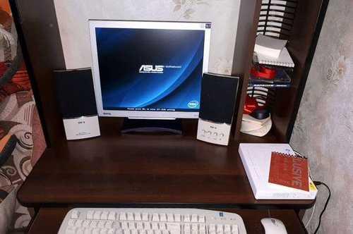 Компьютер с компьютерным столом