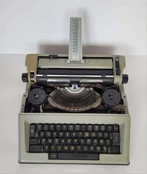 Пишущая машинка "Ивица-м"