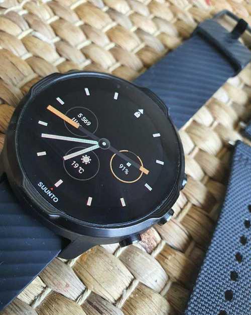 Часы Suunto 7