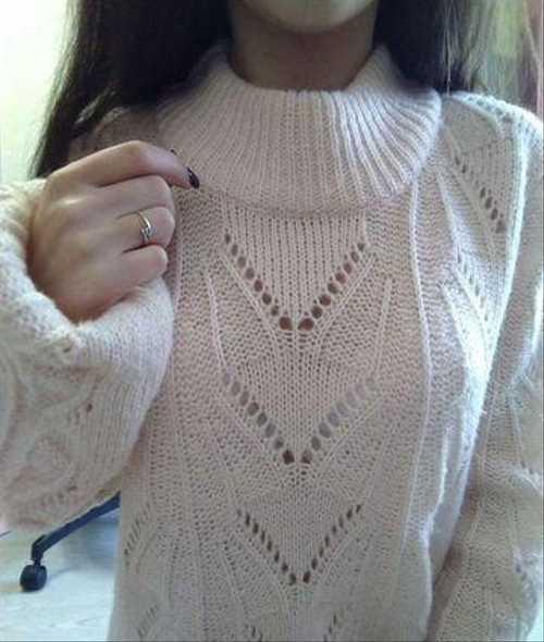 Шерстяной свитер женский
