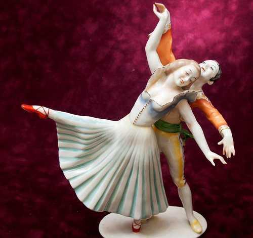 Фарфоровая Статуэтка «танец любви» -1970 год