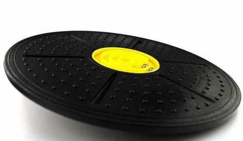 Желтый балансировочный диск с лабиринтом для йоги