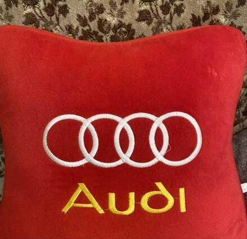 Подушка с логотипом Audi