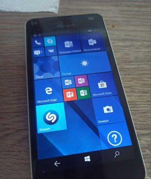 Телефон Microsoft Lumia 550