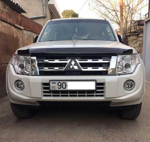 Дефлектор капота тёмный Mitsubishi Pajero 4