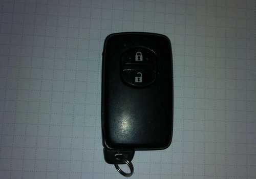 Ключ Toyota Prius 30 / 40 Wish Fielder Ractis Aqua