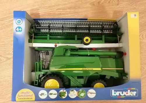 Комбайн Bruder John Deere T670i
