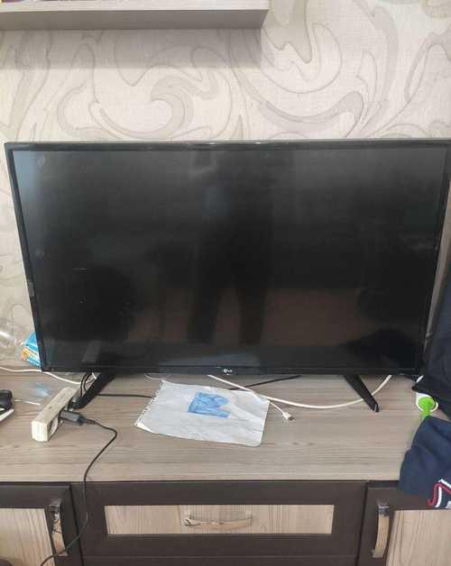 Телевизор LG 43LH570V