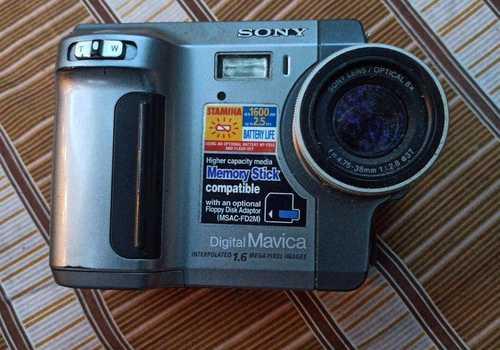 Цифровой фотоаппарат с функцией записи на 3.5 диск