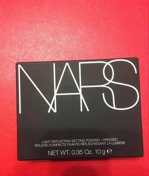 Светоотражающая фиксирующая пудра nars. Новая