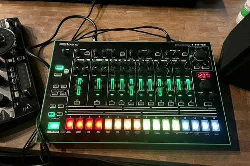 Roland tr-8