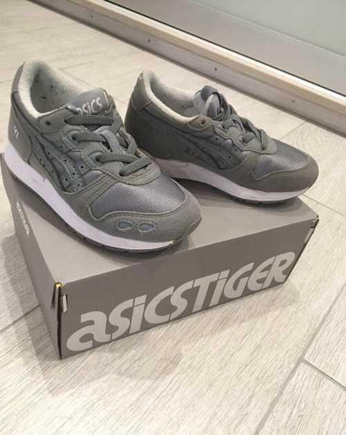 Кроссовки Asics