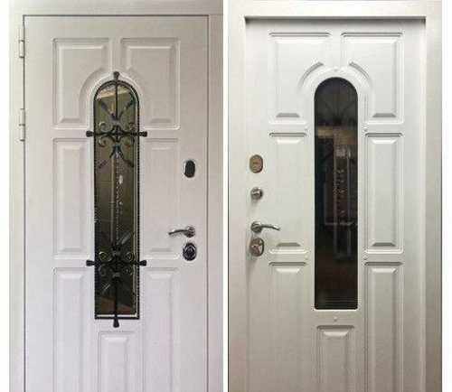Белая входная дверь для коттеджа дк Лион