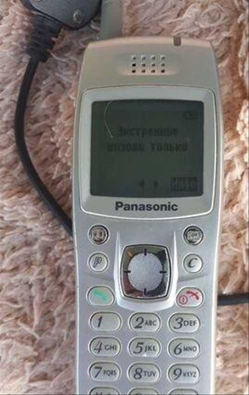 Старый сотовый телефон Panasonic GD-95