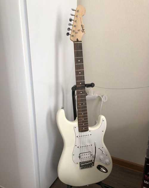 Электрогитара Fender Squier Bullet Strat Tremolo