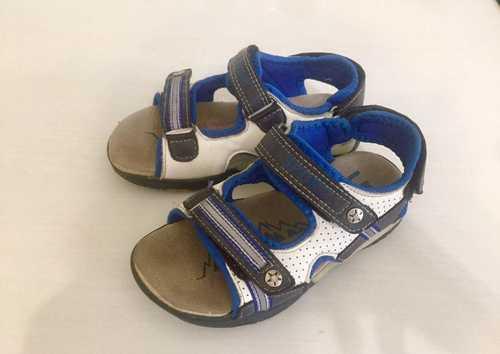 Сандали и кроссовки отдам за