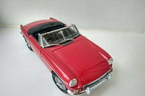 MGB Kyosho 1966 1/18