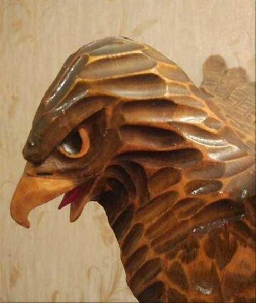 Статуэтка орла резная деревянная