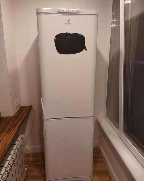 Холодильник Indesit C240G двухкомпрессорный