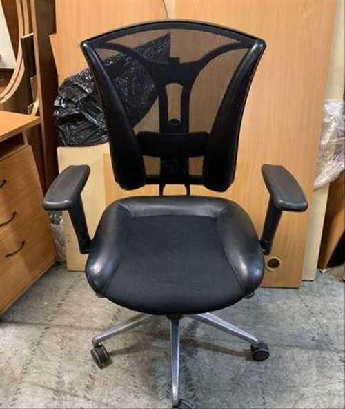 Компьютерно кресло в офис