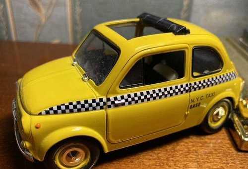 Коллекционная модель Fiat 500 NYC taxi 1:24