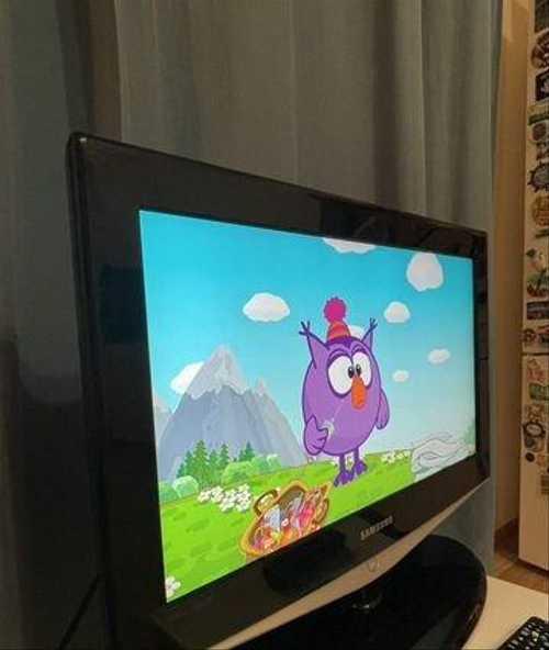 Красочный ЖК телевизор Samsung, 70 см с hdmi