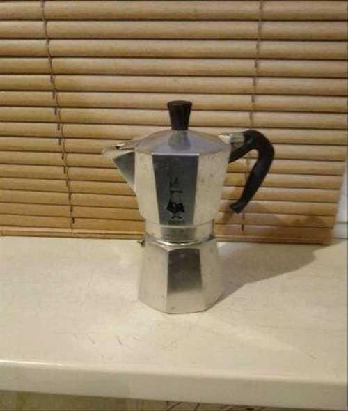 Гейзерная кофеварка bialetti