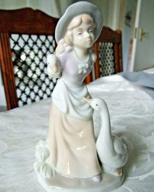 Статуэтка Девочка с птицей Lladro Spain