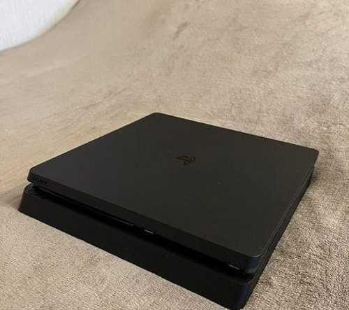 PS4 Slim 1TB + 3 игры + джойстик с кейсом