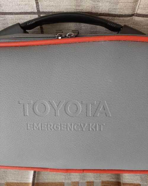 Набор автомобилиста toyota emergency kit premium