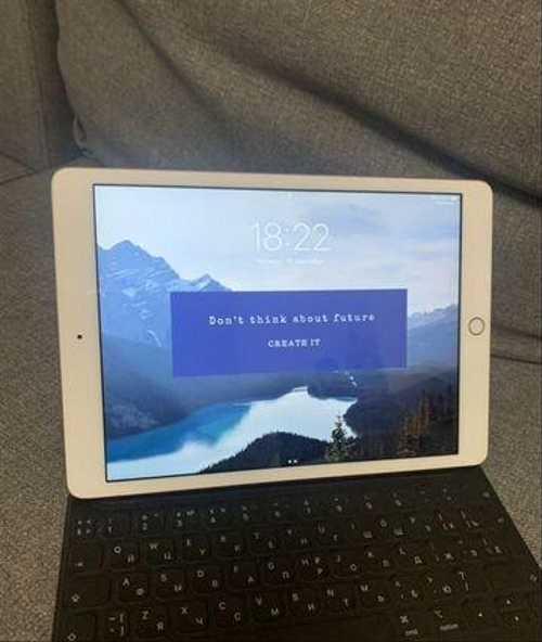 iPad 8 поколения wifi 128 gb с чехлом-клавиатурой