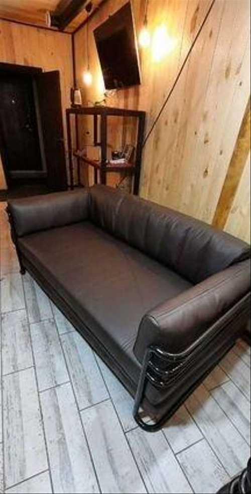 Кожаный диван новый и два кресла