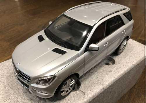 Mercedes Benz ML W166 1/18
