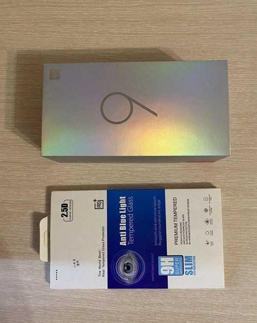 Коробка с комплектом Xiaomi Mi 9
