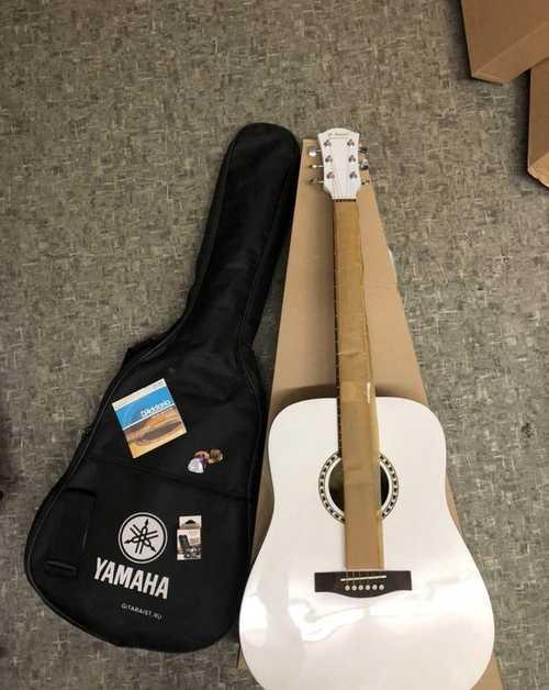 Акустическая гитара белая Amati новая с чехлом